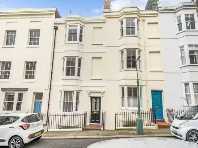 Rental! 1 BA 4 bedroom terraced house for rent in Lower Market.