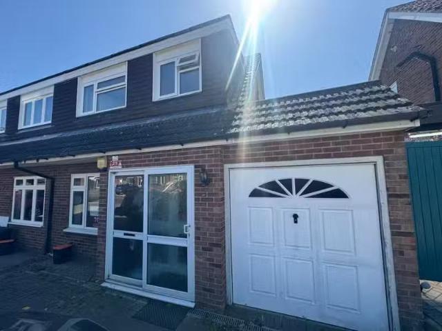 Deal! 1 BA 5 bedroom house for rent in Claremont Road, Hextabl.