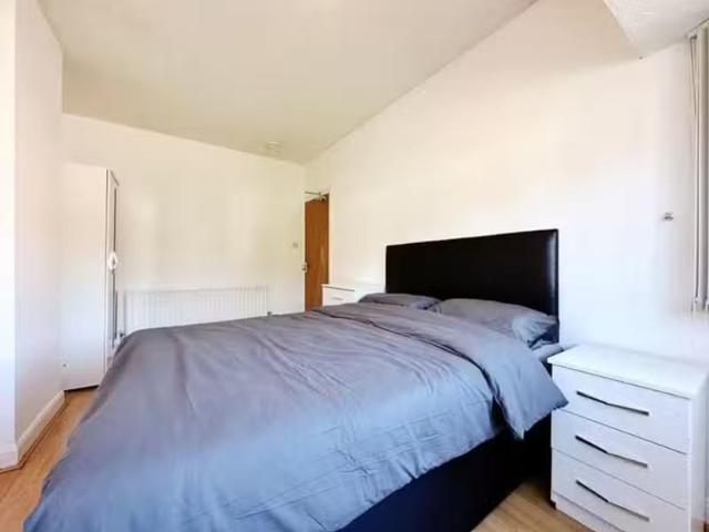 Deal! 1 BA 5 bedroom house for rent in Gospel Lane, Birmingham.