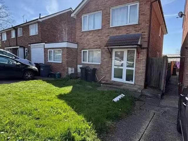 Cozy 1 BA 5 bedroom house for rent in Forest Road, Colchester.