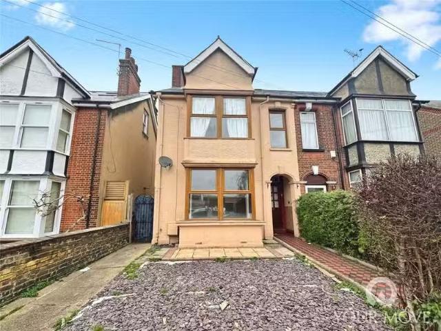 Cozy 1 BA 5 bedroom Semi Detached House to rent, Gravesend, Ke.