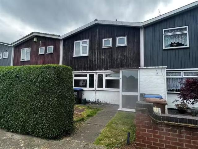 Cozy 1 BA 5 bedroom terraced house for rent in Alpersons, Hatf.