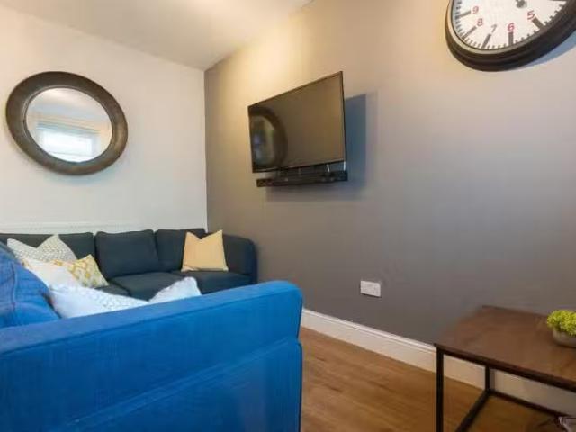 Unique 1 BA 7 bedroom terraced house for rent in Harriet Stree.