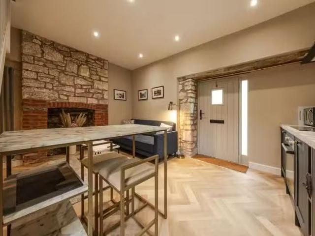 Just in! 1 BA 1 bedroom cottage for rent in The Old Post Offic.