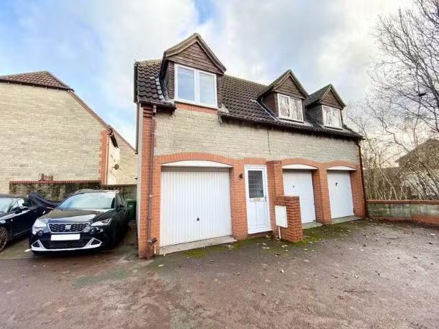 For Rent! 1 BA 1 bedroom coach house for rent in Turnberry, Br.