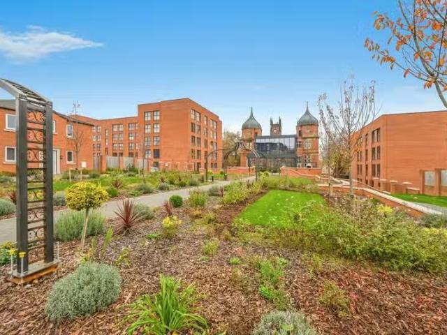 Rental! 1 BA 1 bedroom apartment for rent in Mac Arthur House.