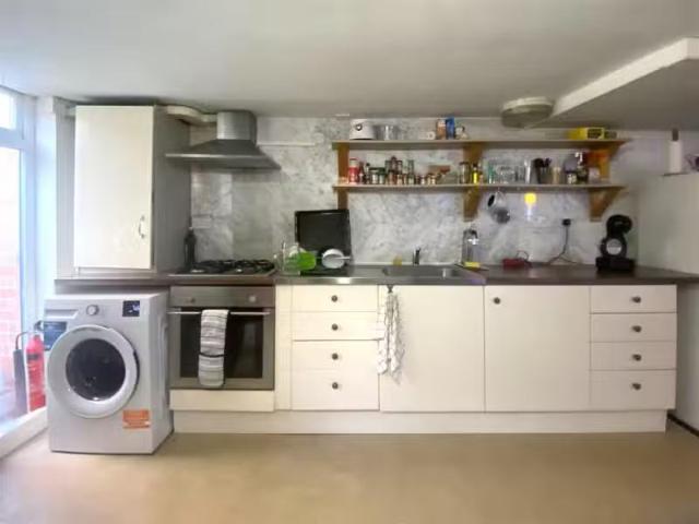 Just in! 1 BA 1 bedroom apartment for rent in Moon Street, Sto.