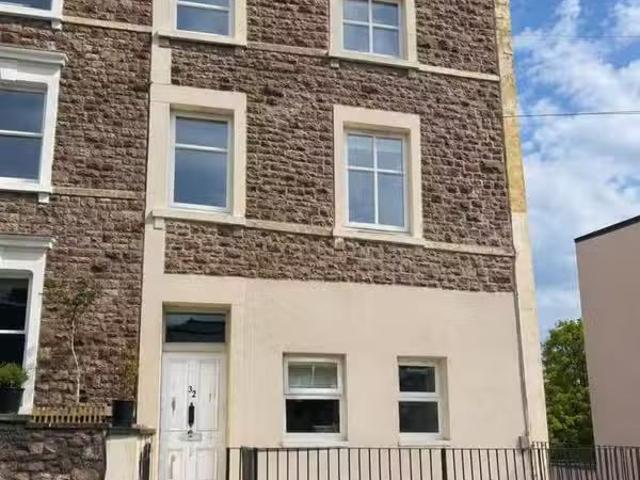 Rental! 1 BA 1 bedroom apartment for rent in Bellevue Crescent.