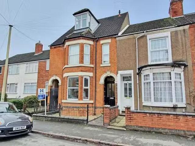 Cheap 1 BA 1 bedroom apartment for rent in Campbell Street, Ru.