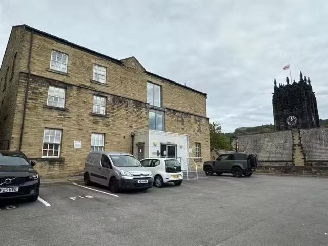 Nice 1 BA 1 bedroom apartment for rent in Causeway House, Hali.