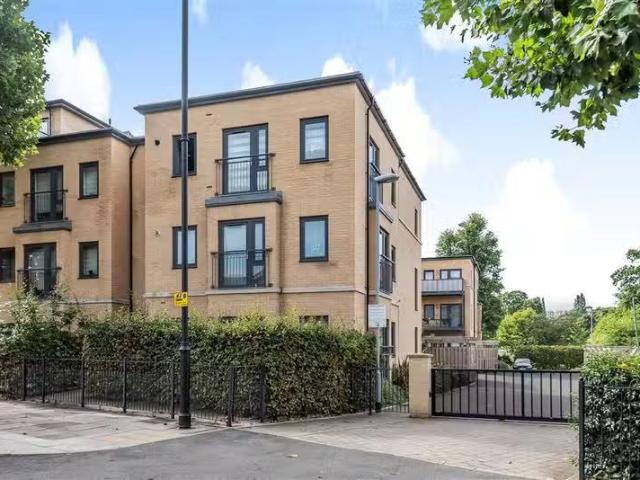 For Rent! 1 BA 1 bedroom apartment for rent in Cecil Road, ENF.