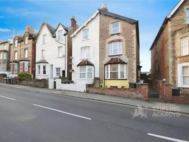 Unique 1 BA 1 bedroom apartment for rent in Farnham Road, Guil.