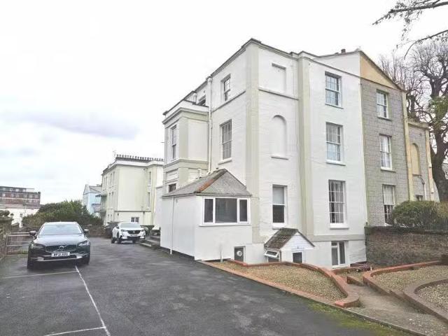 Nice 1 BA 1 bedroom apartment for rent in Gordon Road, Clifton.