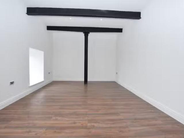 Rental! 1 BA 1 bedroom apartment for rent in Healey Wood Road.