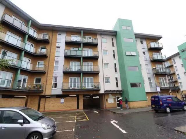 Just in! 1 BA 1 bedroom apartment for rent in Parkhouse Court.