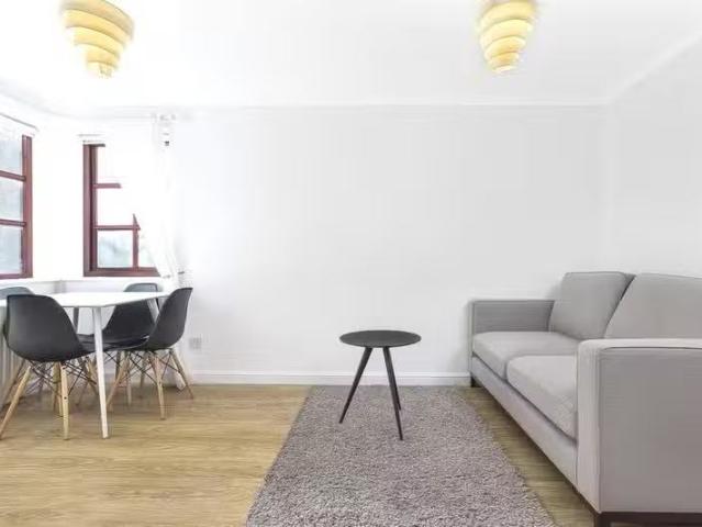Deal! 1 BA 1 bedroom apartment for rent in Pine Street, London.