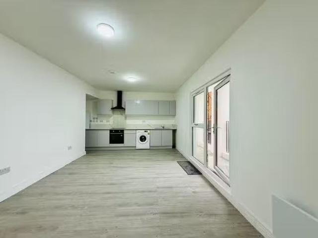 Nice 1 BA 1 bedroom apartment for rent in Queensway, Enfiled.