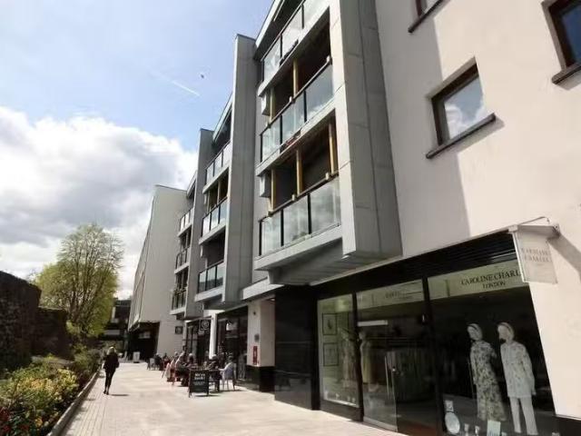 Nice 1 BA 1 bedroom apartment for rent in Roman Walk, Exeter.