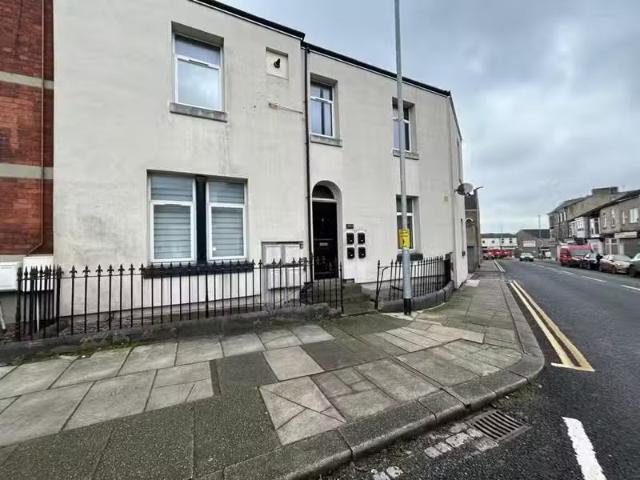 Cheap 1 BA 1 bedroom apartment for rent in Station Road, Darli.