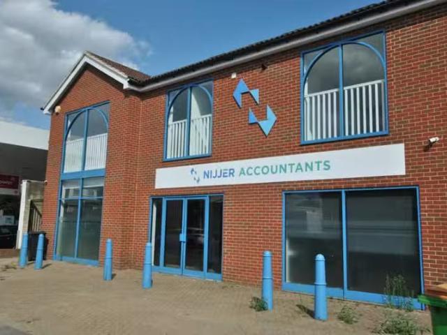 Deal! 1 BA 1 bedroom apartment for rent in Station Road, Longf.