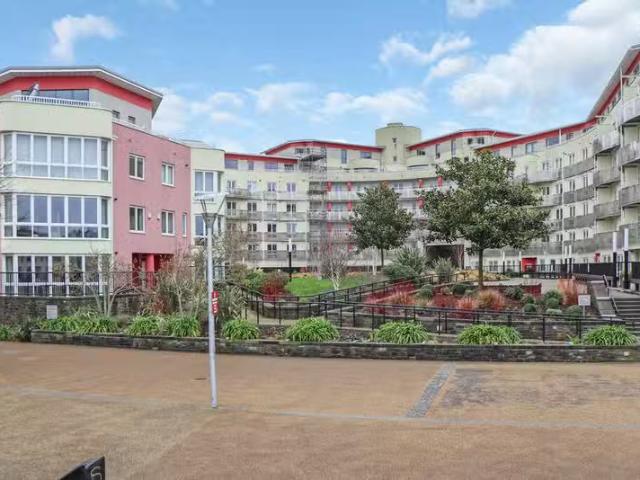 Nice 1 BA 1 bedroom apartment for rent in The Crescent, Harbou.