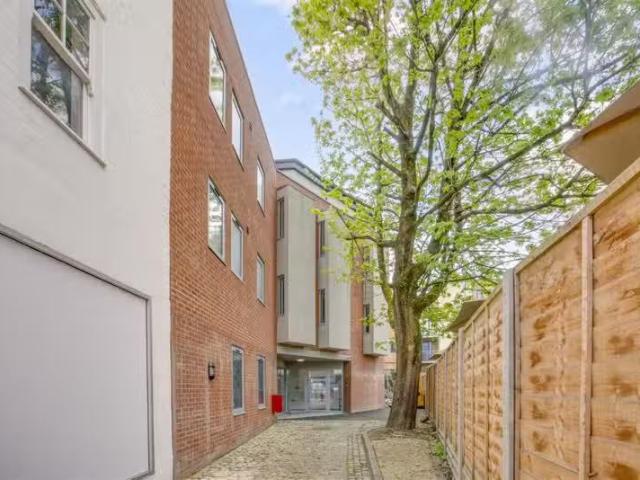 Nice 1 BA 1 bedroom apartment for rent in 17 19 Frogmoor, High.