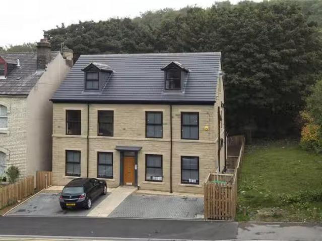 Charming 1 BA 1 bedroom apartment for rent in 67 Newsome Road.