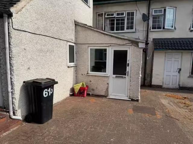 Rental! 1 BA 1 bedroom ground floor flat for rent in Clapgun S.