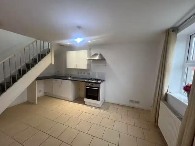 For Rent! 1 BA 1 bedroom duplex for rent in Brook Street, BARR.