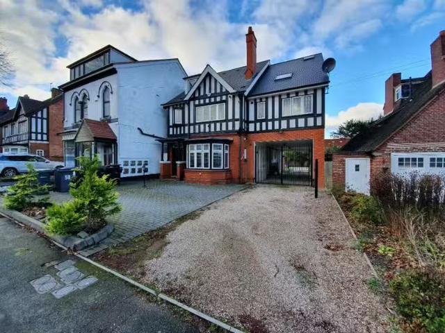 Cheap 1 BA 1 bedroom duplex for rent in F6 58 Somerset Road, B.