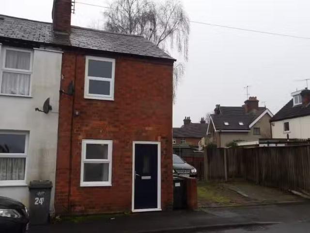 For Rent! 1 BA 1 bedroom end of terrace house for rent in Cran.