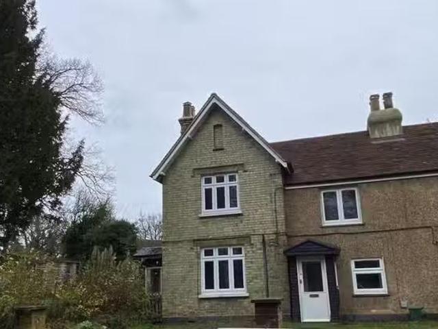 Cozy 1 BA 1 bedroom end of terrace house for rent in Lower Woo.