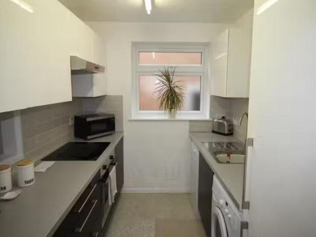 Cozy 1 BA 1 bedroom Flat to rent, Brambledown Road, Wallington.