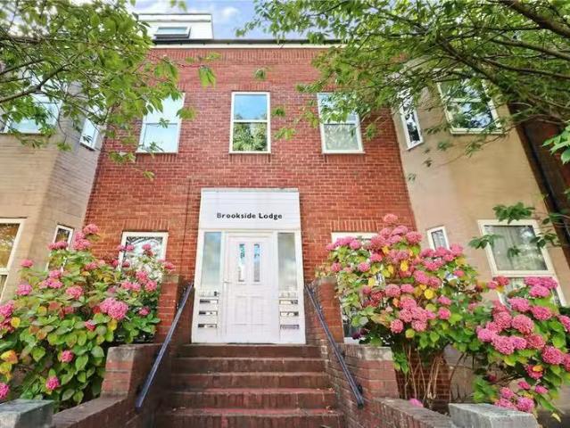 Rental! 1 BA 1 bedroom Flat to rent, Brookside Terrace, Sunder.