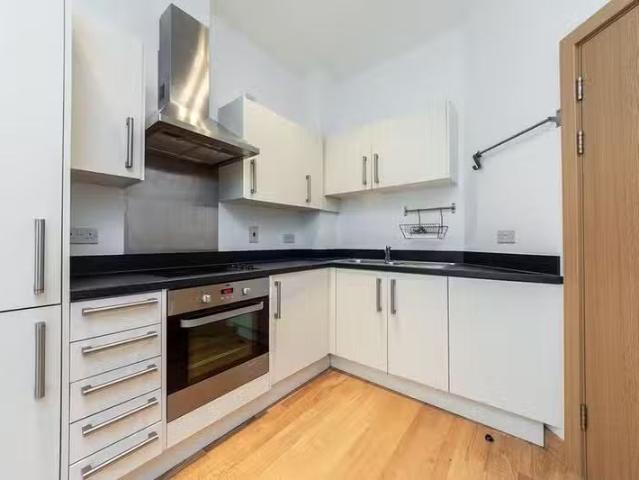 Just in! 1 BA 1 bedroom Flat to rent, Canon Court, 91 Manor Ro.