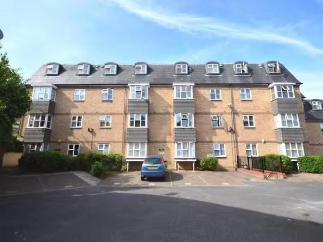 Deal! 1 BA 1 bedroom Flat to rent, Darwin Court Gravel Walk, R.