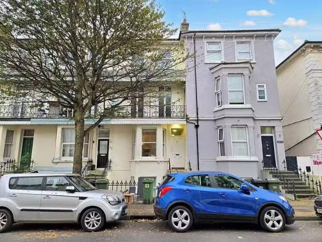Rental! 1 BA 1 bedroom flat for rent in 61A Pevensey Road, Eas.