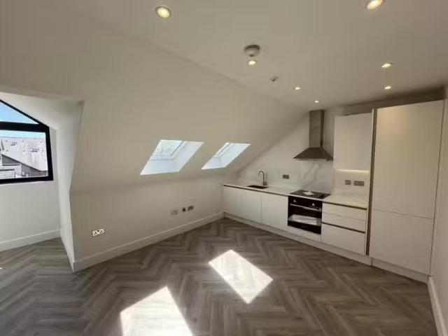 Rental! 1 BA 1 bedroom flat for rent in 134 Hatfield road, St.
