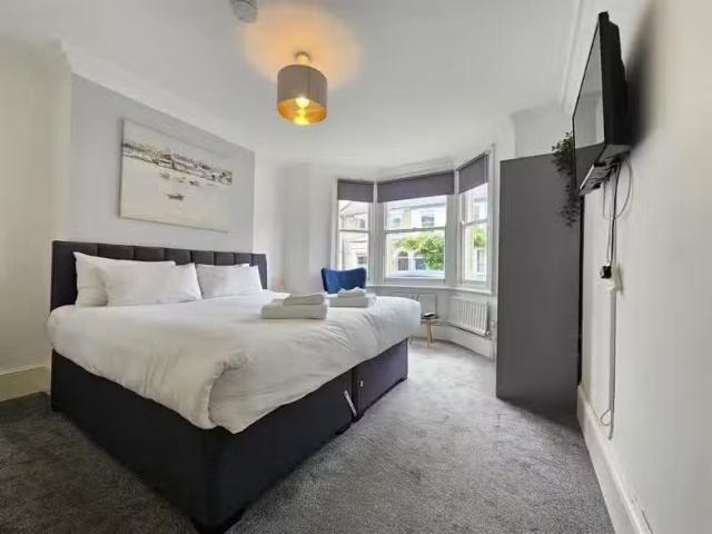 Cozy 1 BA 1 bedroom flat for rent in 26 Priory Road, Cambridge.