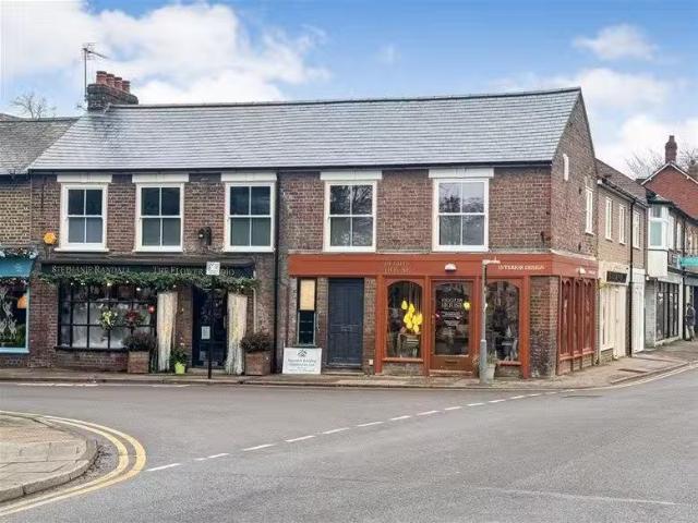 Charming 1 BA 1 bedroom flat for rent in 3 Leyton Green, Harpe.
