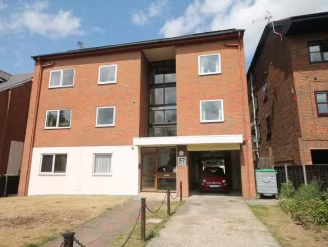 Deal! 1 BA 1 bedroom flat for rent in The Fairway, 57 Plaistow.