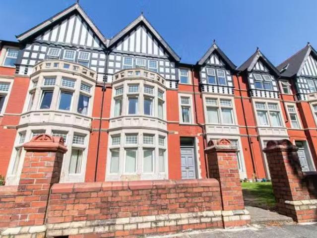 Nice 1 BA 1 bedroom flat for rent in Victoria Square, Penarth.