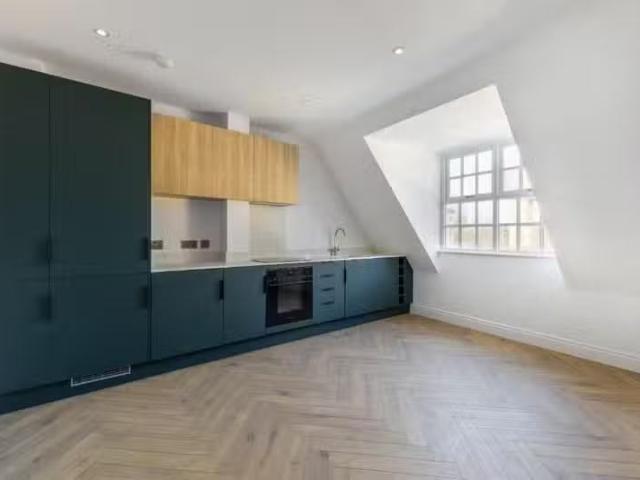 Cozy 1 BA 1 bedroom flat for rent in West Street, Farnham, Sur.