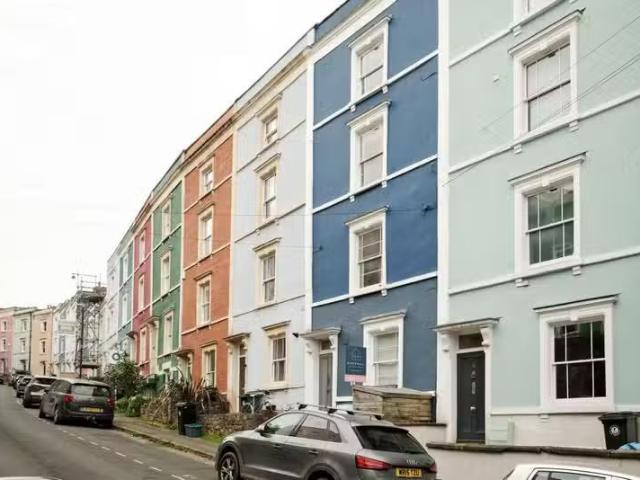 Just in! 1 BA 1 bedroom flat for rent in Ambrose Road, Clifton.