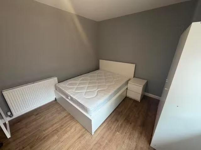 Rental! 1 BA 1 bedroom flat for rent in Bearwood Road, Bearwoo.