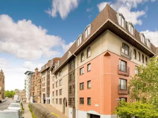 Unique 1 BA 1 bedroom flat for rent in Belford Road, Edinburgh.
