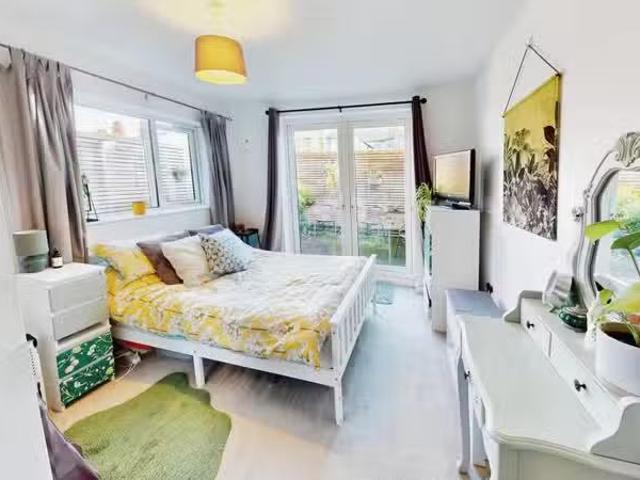Charming 1 BA 1 bedroom flat for rent in Connaught Road, Cardi.