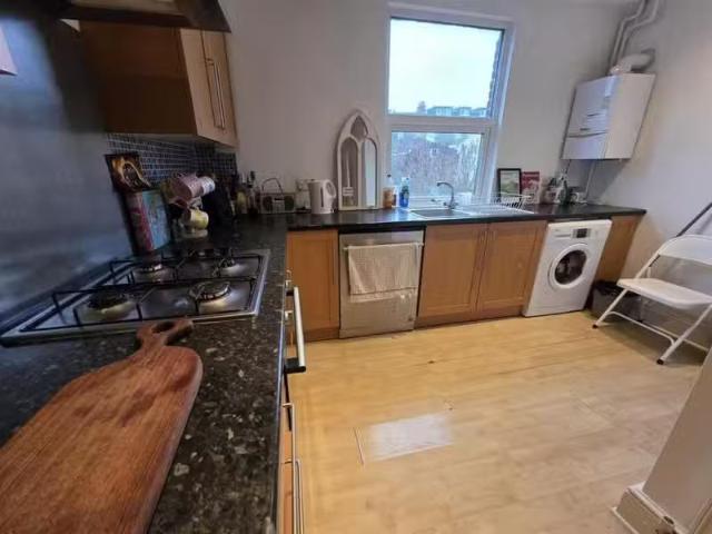 Unique 1 BA 1 bedroom flat for rent in Daisy Road, South Woodf.