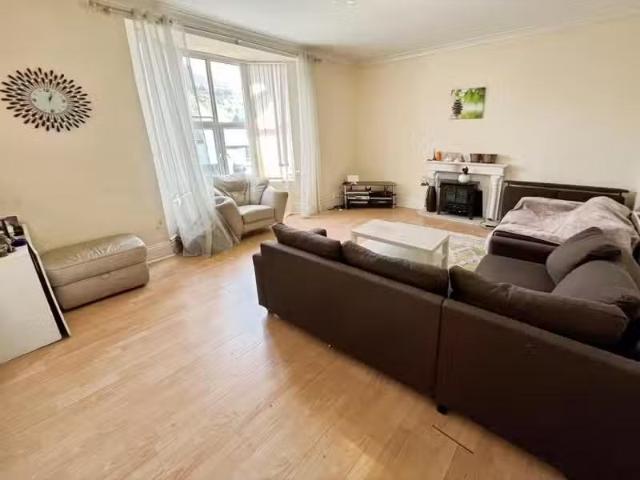 Cheap 1 BA 1 bedroom flat for rent in Dunraven street, Tonypan.