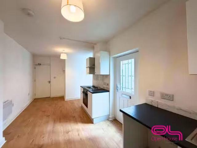 Rental! 1 BA 1 bedroom flat for rent in Flat, St. Georges Roa.